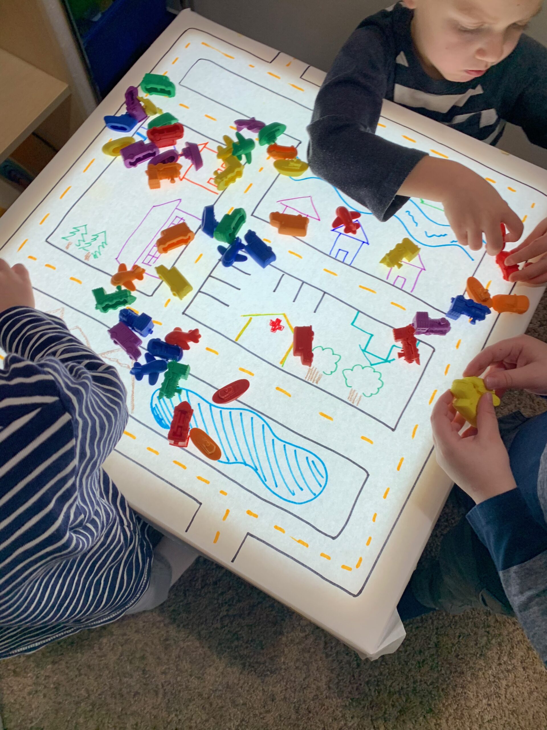 10 Entertaining Activities for Your Preschool Light Table – Xiao Panda ...